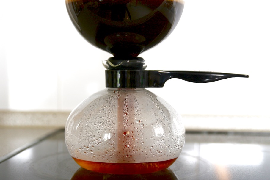 Brewing Methods: The Vacuum Coffee Maker – Whole Latte Coffee